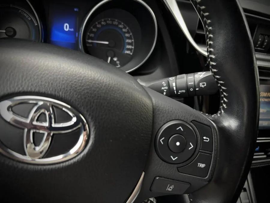Black Toyota Auris 2016 in Riga, with an engine capacity of 1.80 L and mileage of 140 thousand km for 10495 €, photo 25 on AUTOMOTO.COM.LV