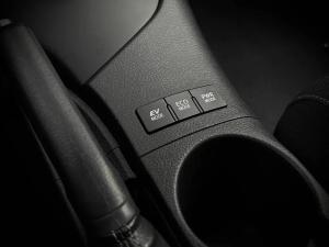 Black Toyota Auris 2016 in Riga, with an engine capacity of 1.80 L and mileage of 140 thousand km for 10495 €, photo 27 on AUTOMOTO.COM.LV
