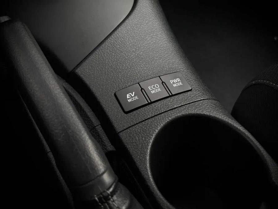 Black Toyota Auris 2016 in Riga, with an engine capacity of 1.80 L and mileage of 140 thousand km for 10495 €, photo 27 on AUTOMOTO.COM.LV