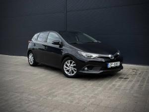 Black Toyota Auris 2016 in Riga, with an engine capacity of 1.80 L and mileage of 140 thousand km for 10495 €, photo 3 on AUTOMOTO.COM.LV