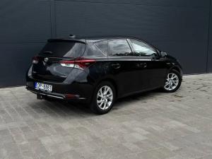 Black Toyota Auris 2016 in Riga, with an engine capacity of 1.80 L and mileage of 140 thousand km for 10495 €, photo 4 on AUTOMOTO.COM.LV