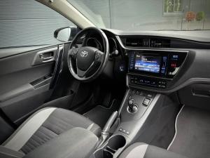 Black Toyota Auris 2016 in Riga, with an engine capacity of 1.80 L and mileage of 140 thousand km for 10495 €, photo 8 on AUTOMOTO.COM.LV