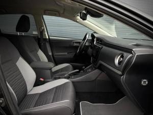 Black Toyota Auris 2016 in Riga, with an engine capacity of 1.80 L and mileage of 140 thousand km for 10495 €, photo 9 on AUTOMOTO.COM.LV