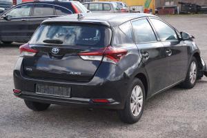 Black Toyota Auris 2016 in Klaipeda, with an engine capacity of 1.80 L and mileage of 159 thousand km for 2300 €, photo 4 on AUTOMOTO.COM.LV