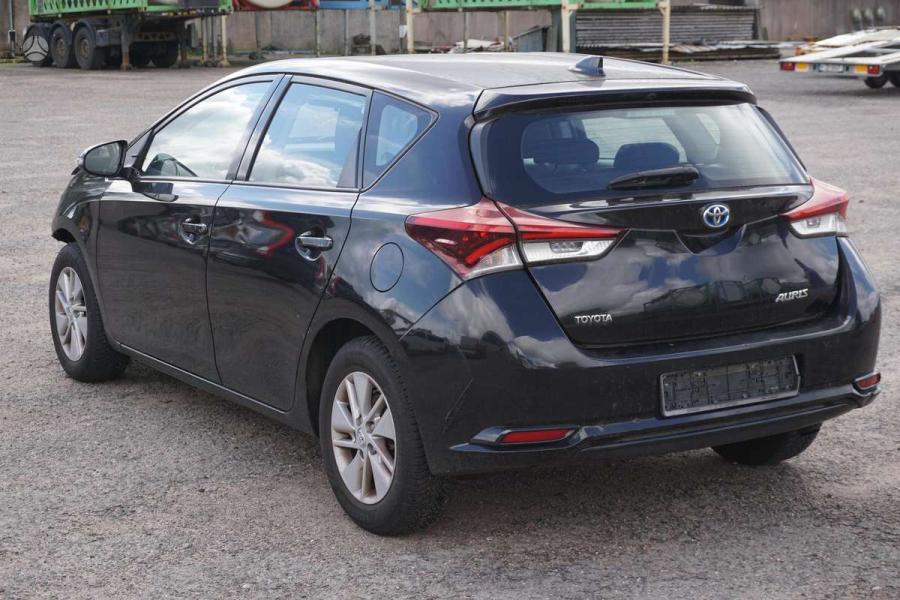 Black Toyota Auris 2016 in Klaipeda, with an engine capacity of 1.80 L and mileage of 159 thousand km for 2300 €, photo 5 on AUTOMOTO.COM.LV