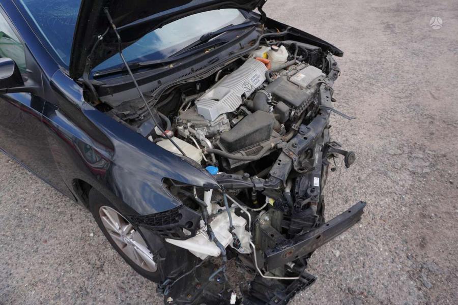 Black Toyota Auris 2016 in Klaipeda, with an engine capacity of 1.80 L and mileage of 159 thousand km for 2300 €, photo 7 on AUTOMOTO.COM.LV