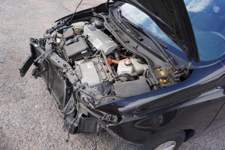 Black Toyota Auris 2016 in Klaipeda, with an engine capacity of 1.80 L and mileage of 159 thousand km for 2300 €, photo 8 on AUTOMOTO.COM.LV