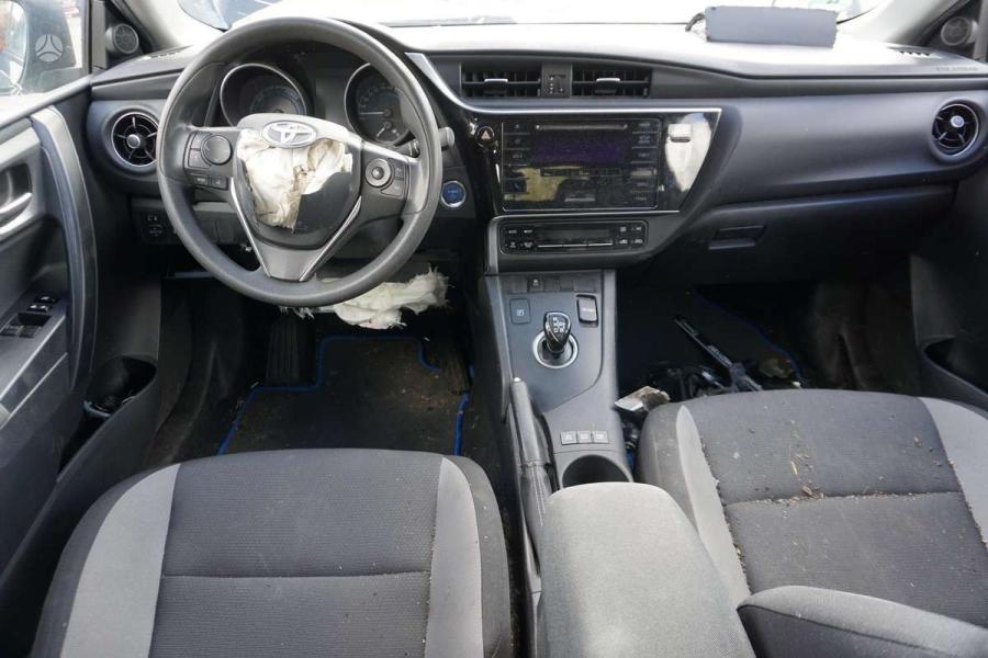 Black Toyota Auris 2016 in Klaipeda, with an engine capacity of 1.80 L and mileage of 159 thousand km for 2300 €, photo 11 on AUTOMOTO.COM.LV