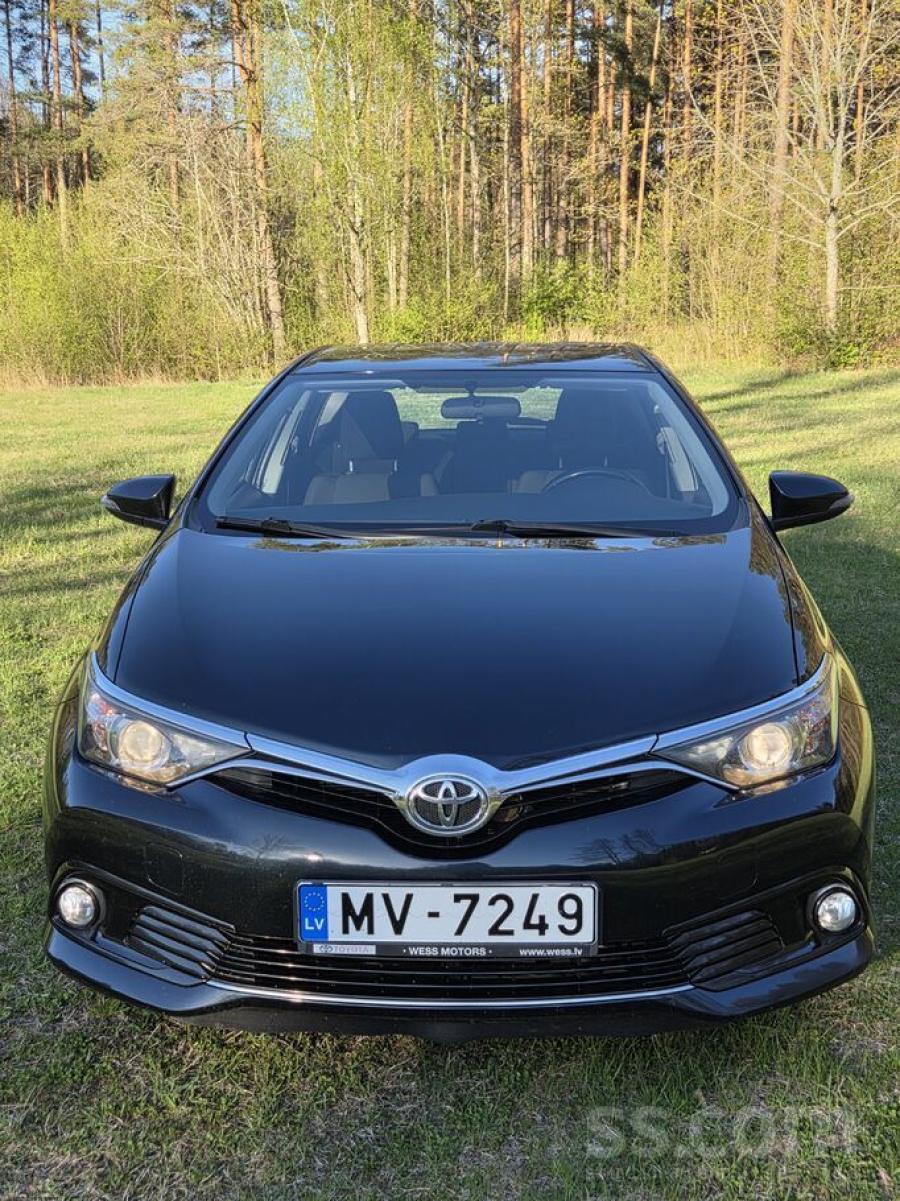 Melns Toyota Auris 2017 Rīga, ar dzinēja tilpumu 1.60 L un nobraukumu 133 tūkst. km par 9500 €, foto 3 vietnē AUTOMOTO.COM.LV