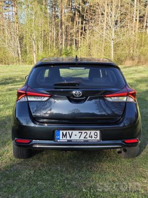 Melns Toyota Auris 2017 Rīga, ar dzinēja tilpumu 1.60 L un nobraukumu 133 tūkst. km par 9500 €, foto 5 vietnē AUTOMOTO.COM.LV