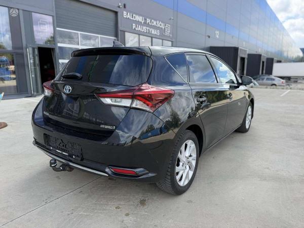 Black Toyota Auris 2018 in Panevezys, with an engine capacity of 1.80 L and mileage of 258 thousand km for 10000 €, photo 8 on AUTOMOTO.COM.LV