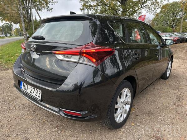 Black Toyota Auris 2019 in Riga, with an engine capacity of 1.60 L and mileage of 28 thousand km for 15490 €, photo 11 on AUTOMOTO.COM.LV
