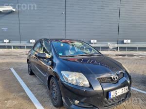 Melns Toyota Auris 2007 Rīga, ar dzinēja tilpumu 2.20 L un nobraukumu 245 tūkst. km par 1250 €, foto  vietnē AUTOMOTO.COM.LV