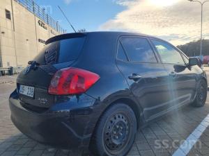 Melns Toyota Auris 2007 Rīga, ar dzinēja tilpumu 2.20 L un nobraukumu 245 tūkst. km par 1250 €, foto 3 vietnē AUTOMOTO.COM.LV