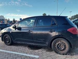 Melns Toyota Auris 2007 Rīga, ar dzinēja tilpumu 2.20 L un nobraukumu 245 tūkst. km par 1250 €, foto 4 vietnē AUTOMOTO.COM.LV