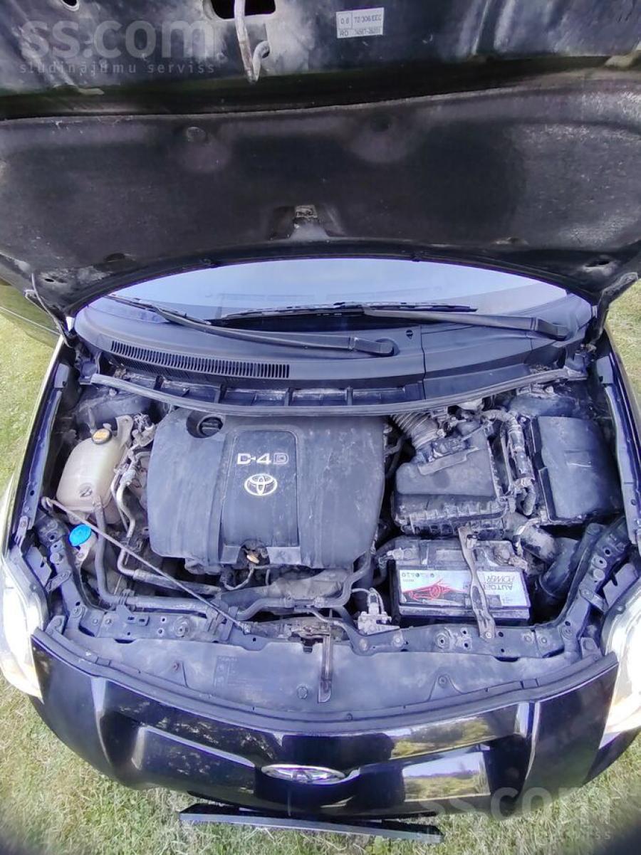 Black Toyota Auris 2009 in Jelgava, with an engine capacity of 1.40 L and mileage of 278 thousand km for 2600 €, photo 12 on AUTOMOTO.COM.LV