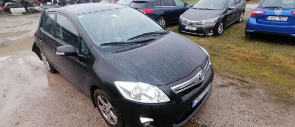 Melns Toyota Auris 2011 Trakai, ar dzinēja tilpumu 1.80 L un nobraukumu 242 tūkst. km par 3850 €, foto 2 vietnē AUTOMOTO.COM.LV