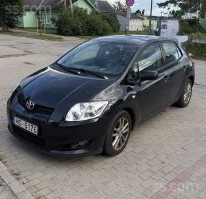 Black Toyota Auris 2011 in Jurmala, with an engine capacity of 1.40 L and mileage of 249 thousand km for 1200 €, photo  on AUTOMOTO.COM.LV