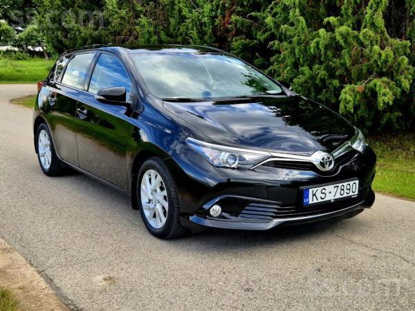 Black Toyota Auris 2017 in Tukums, with an engine capacity of 1.60 L and mileage of 129 thousand km for 11100 €, photo 1 on AUTOMOTO.COM.LV