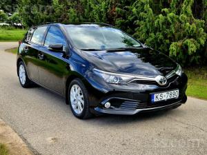 Black Toyota Auris 2017 in Tukums, with an engine capacity of 1.60 L and mileage of 129 thousand km for 11100 €, photo  on AUTOMOTO.COM.LV
