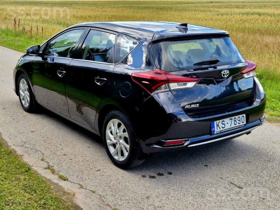 Melns Toyota Auris 2017 Tukums, ar dzinēja tilpumu 1.60 L un nobraukumu 129 tūkst. km par 11100 €, foto 5 vietnē AUTOMOTO.COM.LV