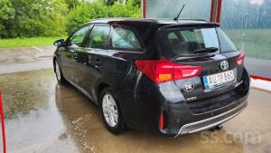 Melns Toyota Auris 2013 Daugavpils, ar dzinēja tilpumu 1.80 L un nobraukumu 279 tūkst. km par 7200 €, foto 2 vietnē AUTOMOTO.COM.LV