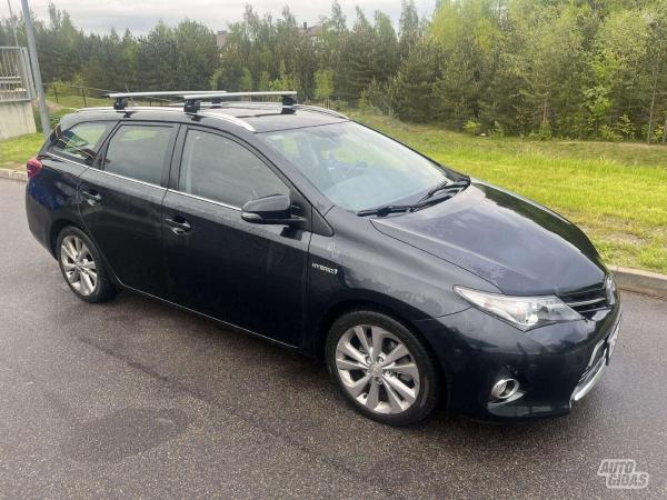 Black Toyota Auris 2013 in Vilnius, with an engine capacity of 1.80 L and mileage of 219 thousand km for 8200 €, photo 2 on AUTOMOTO.COM.LV