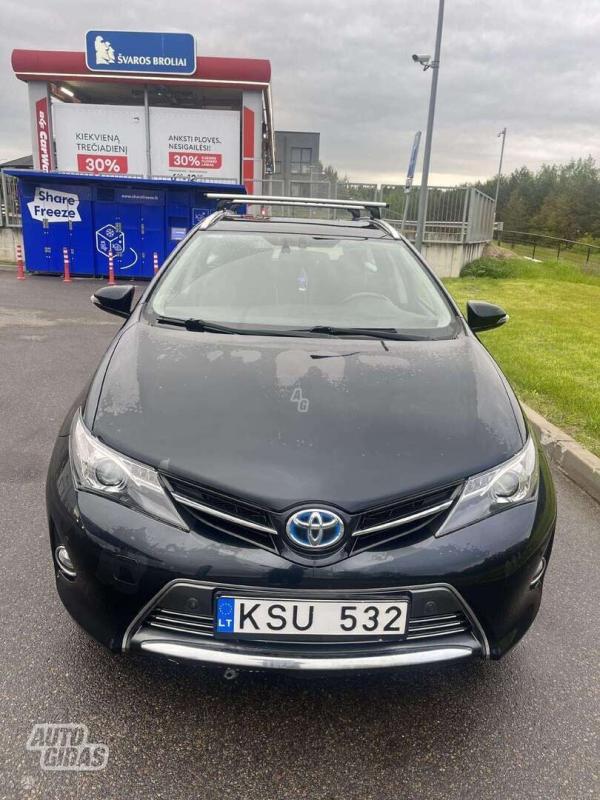 Black Toyota Auris 2013 in Vilnius, with an engine capacity of 1.80 L and mileage of 219 thousand km for 8200 €, photo 3 on AUTOMOTO.COM.LV