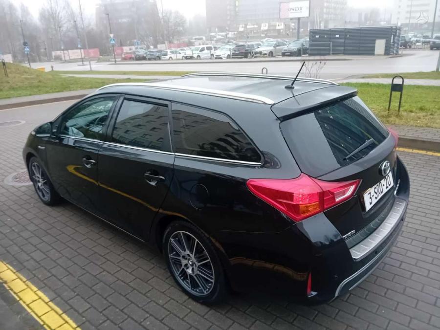 Melns Toyota Auris 2013 Viļņa, ar dzinēja tilpumu 1.80 L un nobraukumu 198 tūkst. km par 8200 €, foto 3 vietnē AUTOMOTO.COM.LV