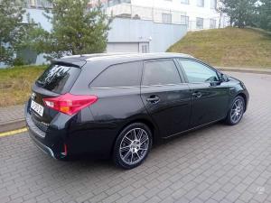 Melns Toyota Auris 2013 Viļņa, ar dzinēja tilpumu 1.80 L un nobraukumu 198 tūkst. km par 8200 €, foto 5 vietnē AUTOMOTO.COM.LV