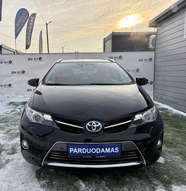 Melns Toyota Auris 2013 Panevēža, ar dzinēja tilpumu 1.80 L un nobraukumu 260 tūkst. km par 8800 €, foto 3 vietnē AUTOMOTO.COM.LV