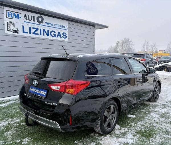 Melns Toyota Auris 2013 Panevēža, ar dzinēja tilpumu 1.80 L un nobraukumu 260 tūkst. km par 8800 €, foto 6 vietnē AUTOMOTO.COM.LV