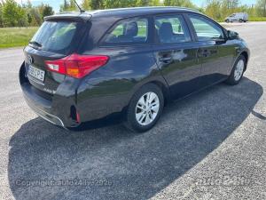 Black Toyota Auris 2013 in Tallinn, with an engine capacity of 1.80 L and mileage of 337 thousand km for 6990 €, photo 5 on AUTOMOTO.COM.LV