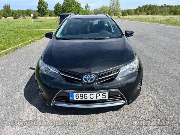 Melns Toyota Auris 2013 Tallina, ar dzinēja tilpumu 1.80 L un nobraukumu 337 tūkst. km par 6990 €, foto 5 vietnē AUTOMOTO.COM.LV