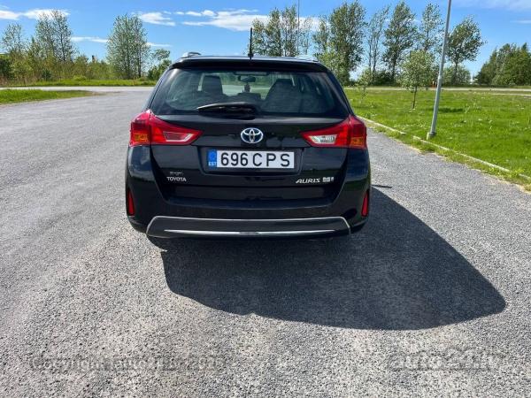 Melns Toyota Auris 2013 Tallina, ar dzinēja tilpumu 1.80 L un nobraukumu 337 tūkst. km par 6990 €, foto 6 vietnē AUTOMOTO.COM.LV