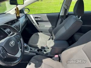 Black Toyota Auris 2013 in Tallinn, with an engine capacity of 1.80 L and mileage of 337 thousand km for 6990 €, photo 10 on AUTOMOTO.COM.LV