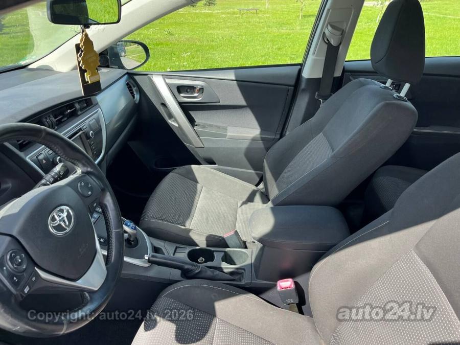 Black Toyota Auris 2013 in Tallinn, with an engine capacity of 1.80 L and mileage of 337 thousand km for 6990 €, photo 10 on AUTOMOTO.COM.LV