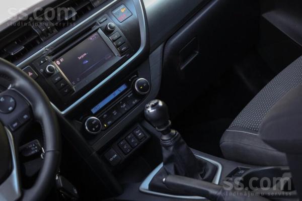 Melns Toyota Auris 2013 Rīga, ar dzinēja tilpumu 2.00 L un nobraukumu 0 tūkst. km par 5995 €, foto 10 vietnē AUTOMOTO.COM.LV