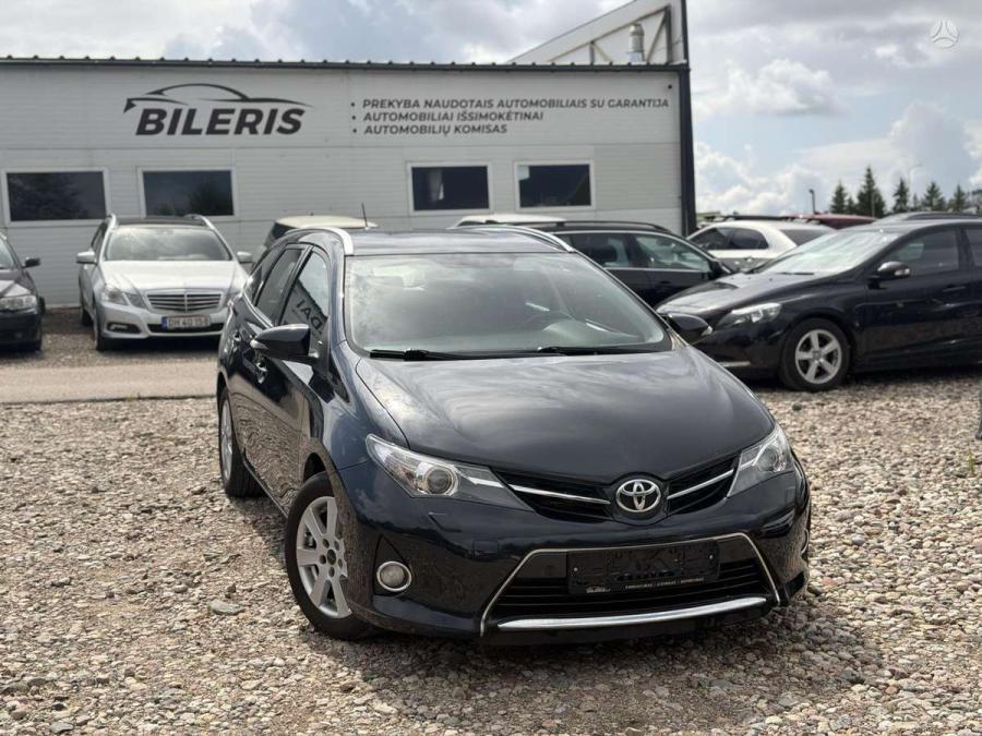 Melns Toyota Auris 2013 Utena, ar dzinēja tilpumu 2.00 L un nobraukumu 260 tūkst. km par 4590 €, foto 1 vietnē AUTOMOTO.COM.LV