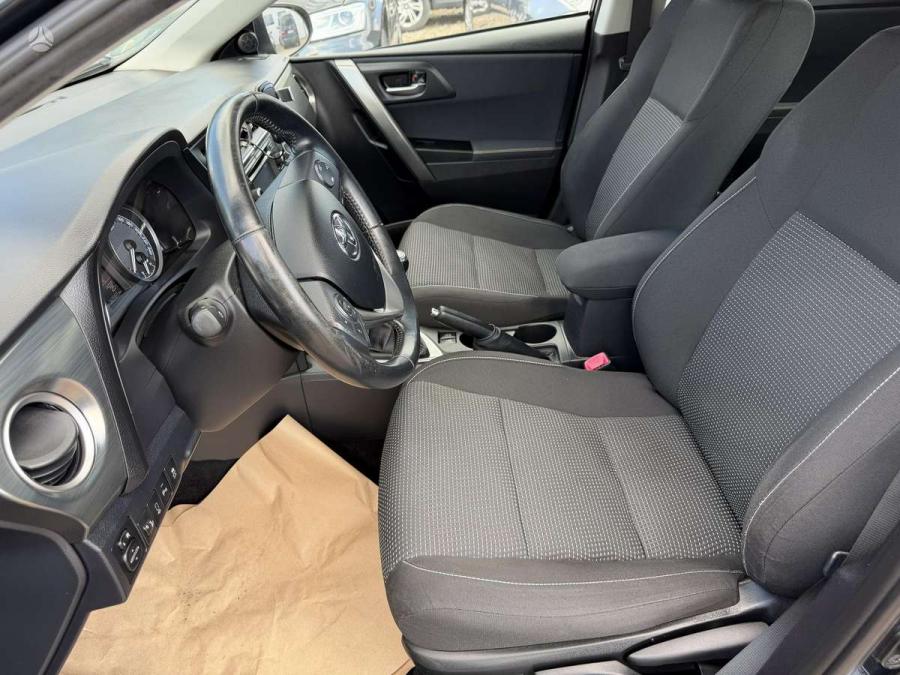 Melns Toyota Auris 2013 Utena, ar dzinēja tilpumu 2.00 L un nobraukumu 260 tūkst. km par 4590 €, foto 6 vietnē AUTOMOTO.COM.LV