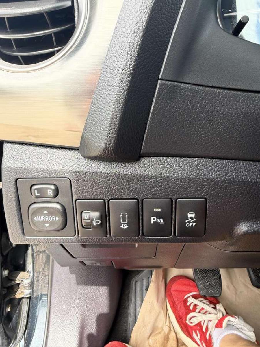 Melns Toyota Auris 2013 Utena, ar dzinēja tilpumu 2.00 L un nobraukumu 260 tūkst. km par 4590 €, foto 13 vietnē AUTOMOTO.COM.LV
