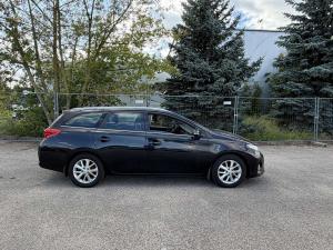 Black Toyota Auris 2013 in Marijampole, with an engine capacity of 1.60 L and mileage of 268 thousand km for 4650 €, photo 5 on AUTOMOTO.COM.LV