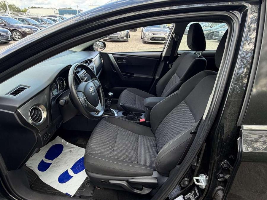 Black Toyota Auris 2013 in Marijampole, with an engine capacity of 1.60 L and mileage of 268 thousand km for 4650 €, photo 10 on AUTOMOTO.COM.LV