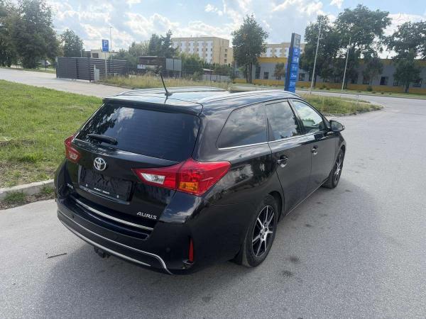 Black Toyota Auris 2013 in Panevezys, with an engine capacity of 1.60 L and mileage of 258 thousand km for 6500 €, photo 9 on AUTOMOTO.COM.LV