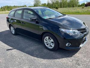 Black Toyota Auris 2013 in Tallinn, with an engine capacity of 1.80 L and mileage of 334 thousand km for 5790 €, photo  on AUTOMOTO.COM.LV