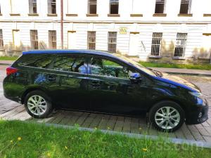Melns Toyota Auris 2013 Daugavpils, ar dzinēja tilpumu 1.40 L un nobraukumu 303 tūkst. km par 5400 €, foto 3 vietnē AUTOMOTO.COM.LV
