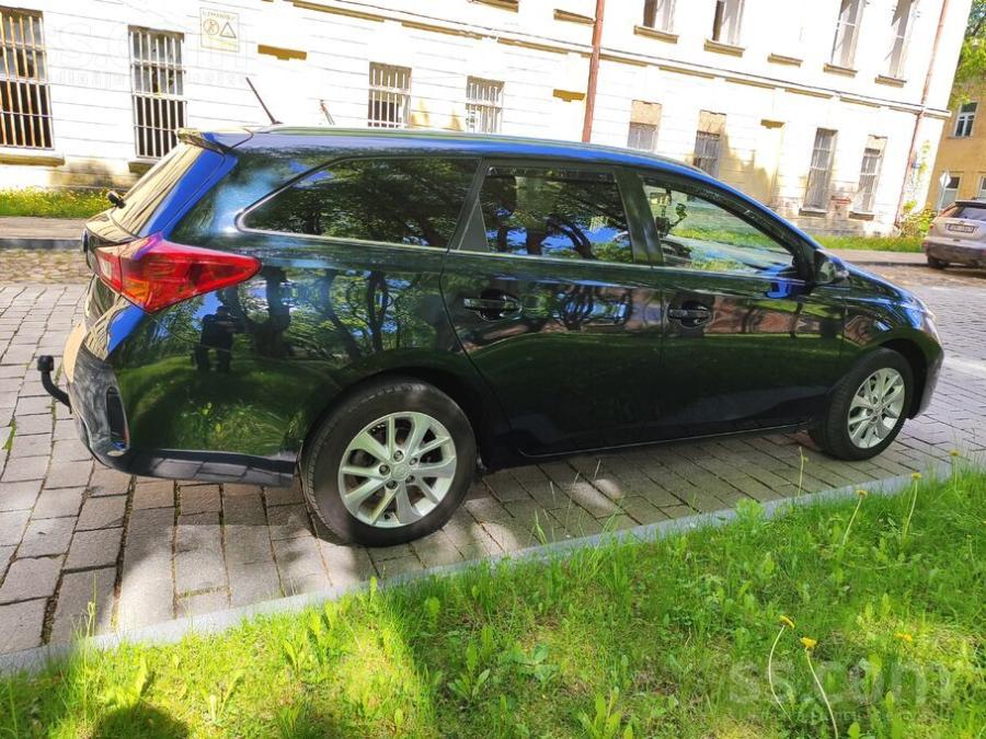 Melns Toyota Auris 2013 Daugavpils, ar dzinēja tilpumu 1.40 L un nobraukumu 303 tūkst. km par 5400 €, foto 4 vietnē AUTOMOTO.COM.LV