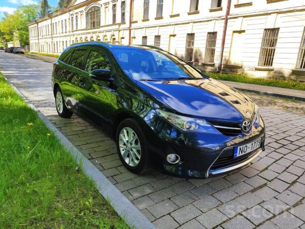 Melns Toyota Auris 2013 Daugavpils, ar dzinēja tilpumu 1.40 L un nobraukumu 303 tūkst. km par 5400 €, foto 5 vietnē AUTOMOTO.COM.LV