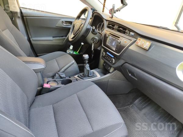 Melns Toyota Auris 2013 Daugavpils, ar dzinēja tilpumu 1.40 L un nobraukumu 303 tūkst. km par 5400 €, foto 6 vietnē AUTOMOTO.COM.LV