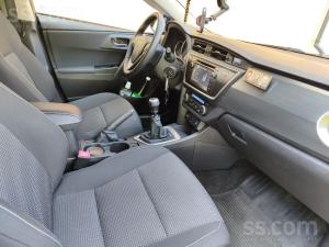 Melns Toyota Auris 2013 Daugavpils, ar dzinēja tilpumu 1.40 L un nobraukumu 303 tūkst. km par 5400 €, foto 6 vietnē AUTOMOTO.COM.LV